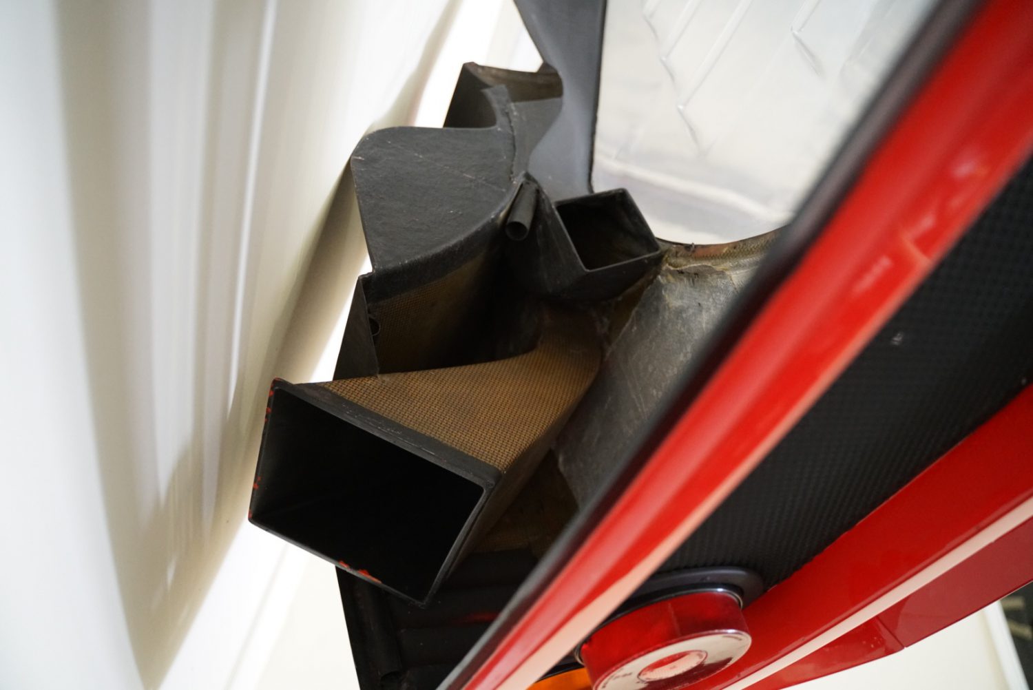 Collector Studio - Fine Automotive Memorabilia - 1987-1992 Ferrari F40 ...