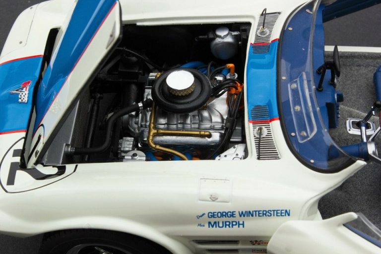 Collector Studio - Fine Automotive Memorabilia - 1/18 1966 Corvette ...