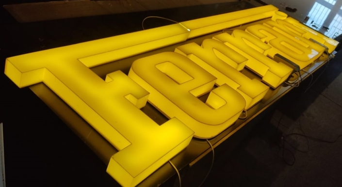 Collector Studio - Fine Automotive Memorabilia - 1990s FERRARI script ...